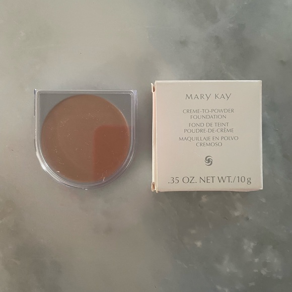 Mary Kay | Makeup | New In Box Mary Kay Creme To Powder Foundation ...